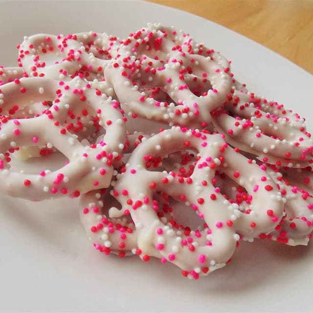 White Chocolate-Covered Pretzels | Punchfork