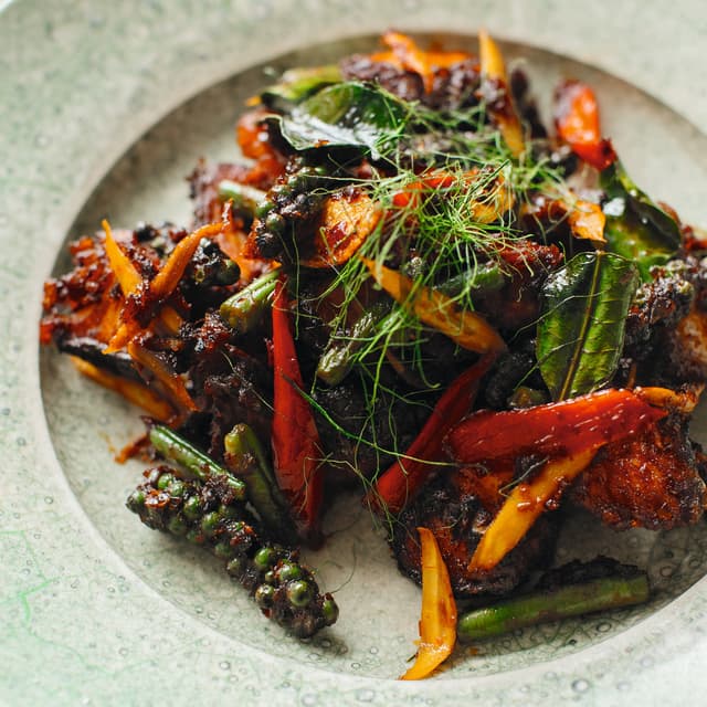 Pad Prik Khing Pla Tort (Dry Red Curry of Crispy Salmon) | Punchfork