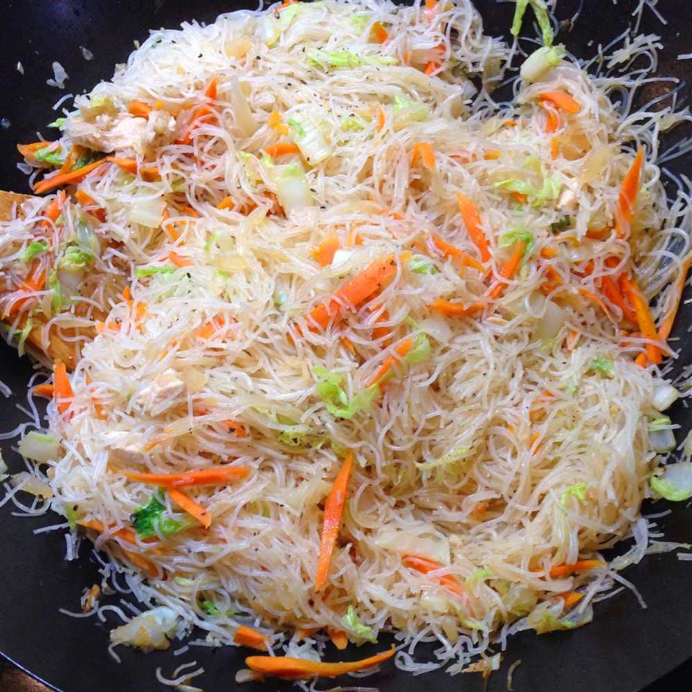 Quick and Easy Pancit | Punchfork