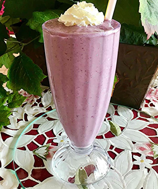 Berry Mango Milkshake | Punchfork