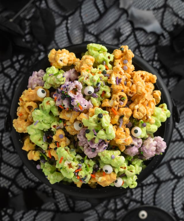 Hocus Pocus Halloween Popcorn (White Chocolate Popcorn) | Punchfork