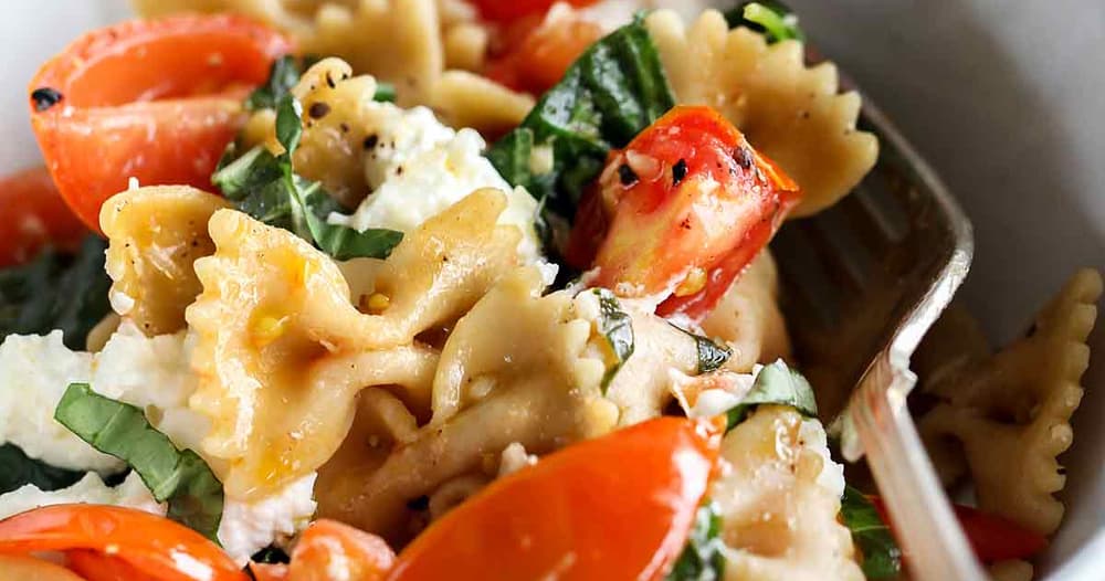 Pasta with Fresh Tomato Sauce and Ricotta Cheese | Punchfork