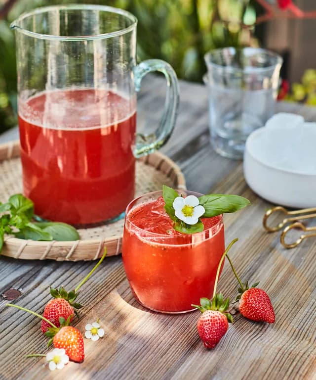 Strawberry Basil Lemonade | Punchfork