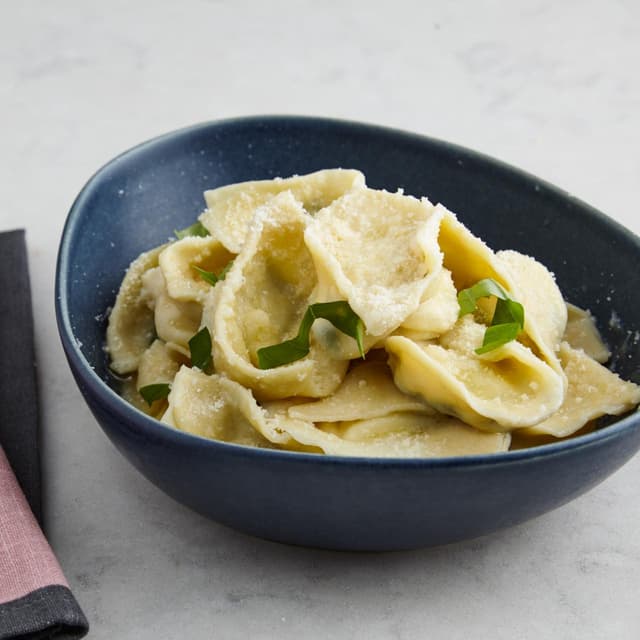 Tortellini with Spinach-Ricotta Filling and Parmesan Sauce | Punchfork
