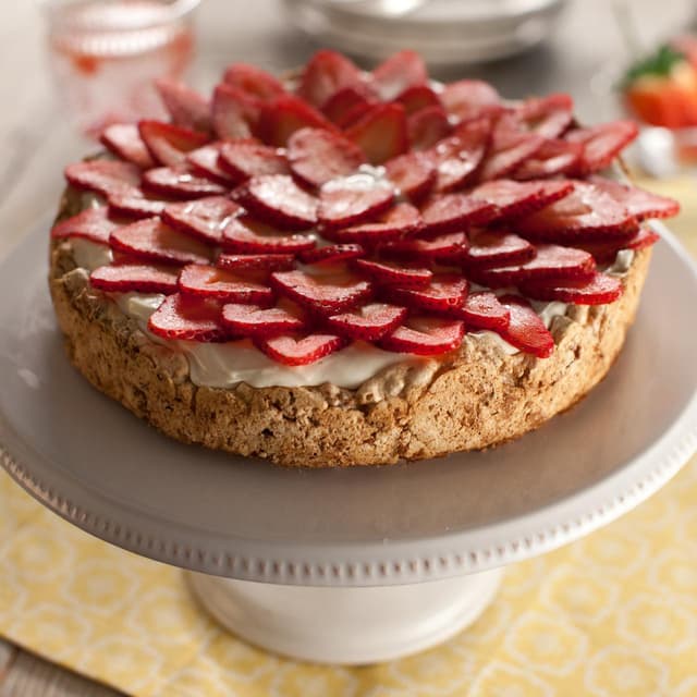 Strawberry Meringue Cake (Mostachon) | Punchfork