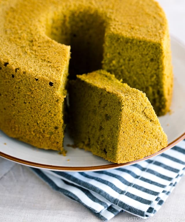 Matcha Chiffon Cake | Punchfork