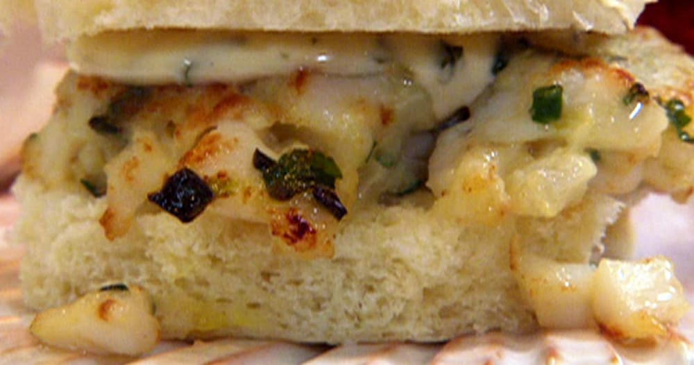 Scallop Burger Sliders with a Cilantro-Lime Mayo | Punchfork