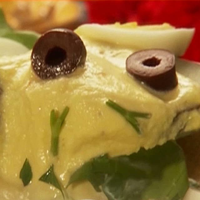 Peruvian Potatoes with Spicy Cream Sauce (Papas a la Huancaina) | Punchfork
