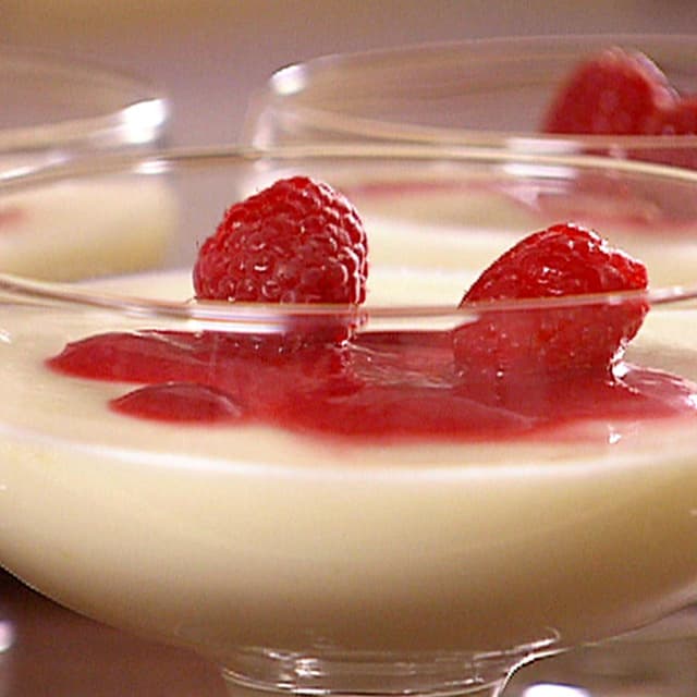 Lemon Panna Cotta with Raspberry Coulis | Punchfork