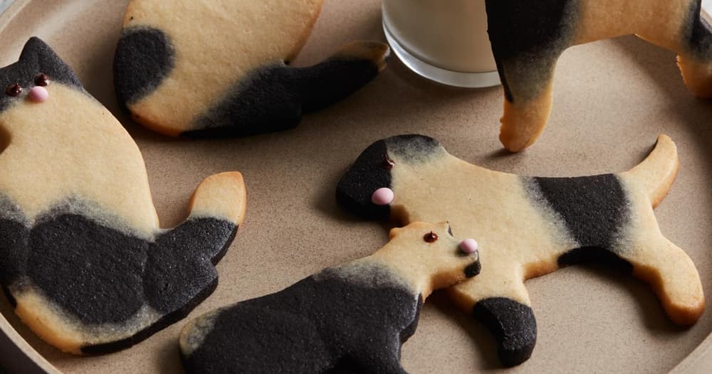 Black-and-White Spotted Animal Cookies | Punchfork