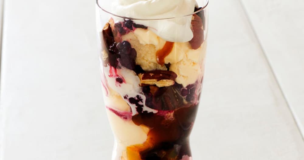 Crushed-Blackberry Sundaes with Caramel Sauce | Punchfork