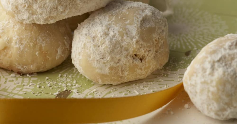 Kourabiedes (Greek Walnut Sugar Cookies) | Punchfork