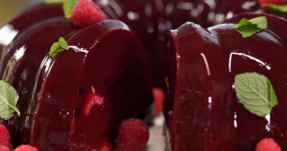 Seventies Raspberry Mint "Jelly" Cake | Punchfork
