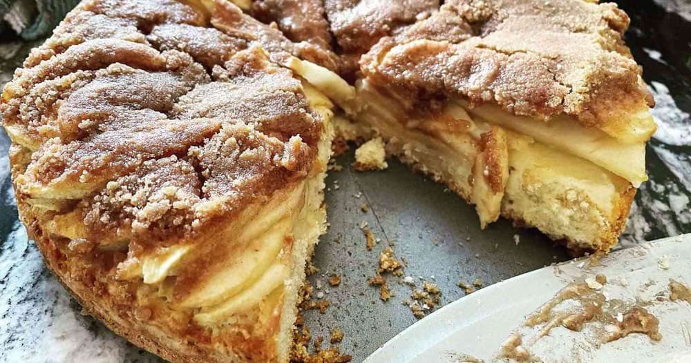 Yabluchnyk (Ukrainian Apple Cake) | Punchfork