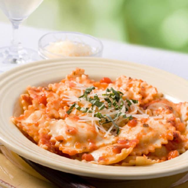 Whole Wheat Cheese Ravioli with Garlic Herb Sauce and Fresh Basil ...