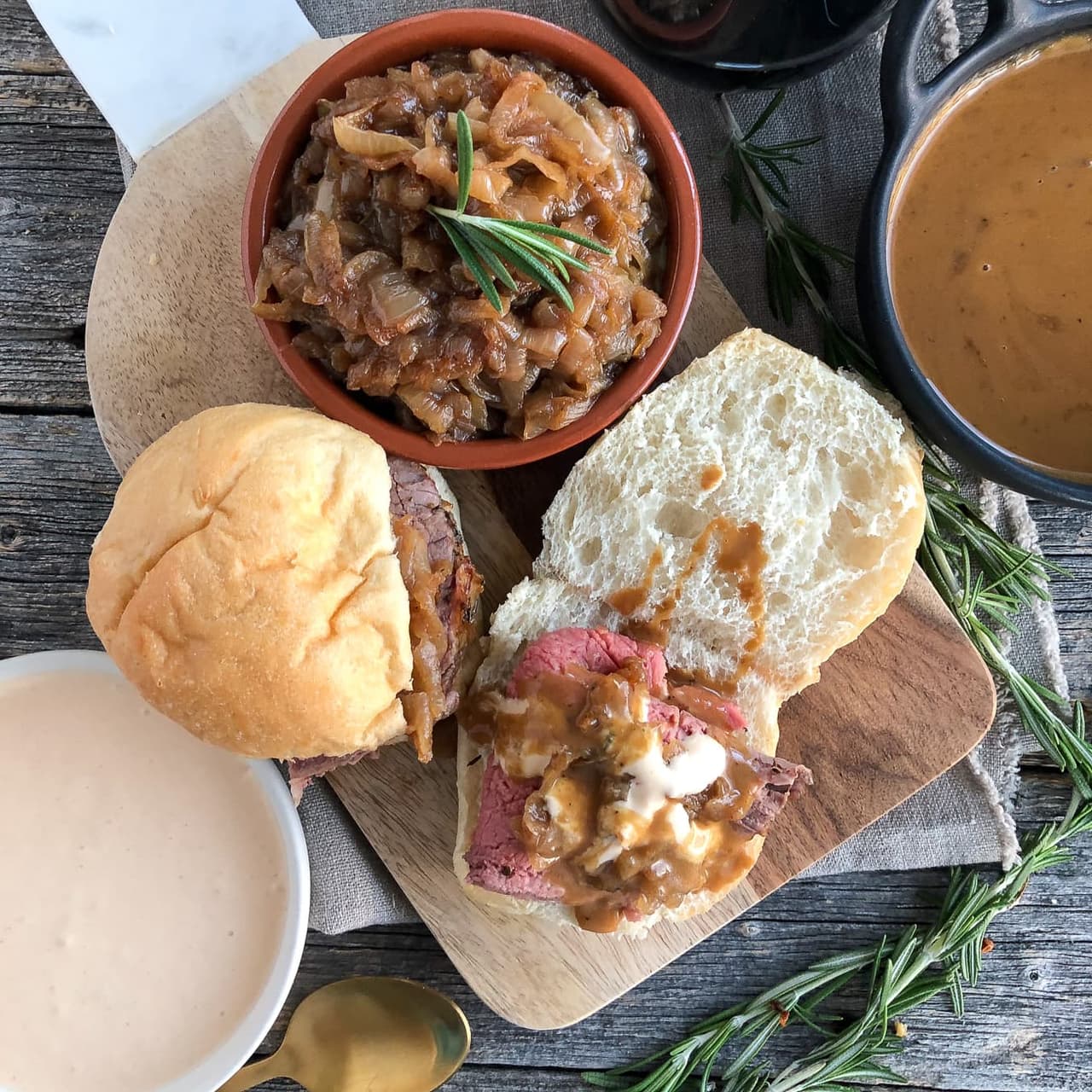 Prime Rib Sliders with Caramelized Onions and Horseradish Cream | Punchfork