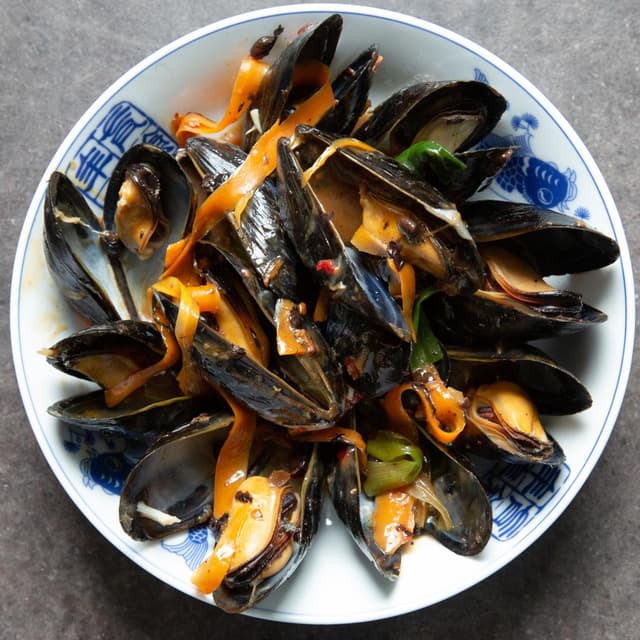 Chinese Wok-Tossed Mussels in Black Bean Sauce | Punchfork