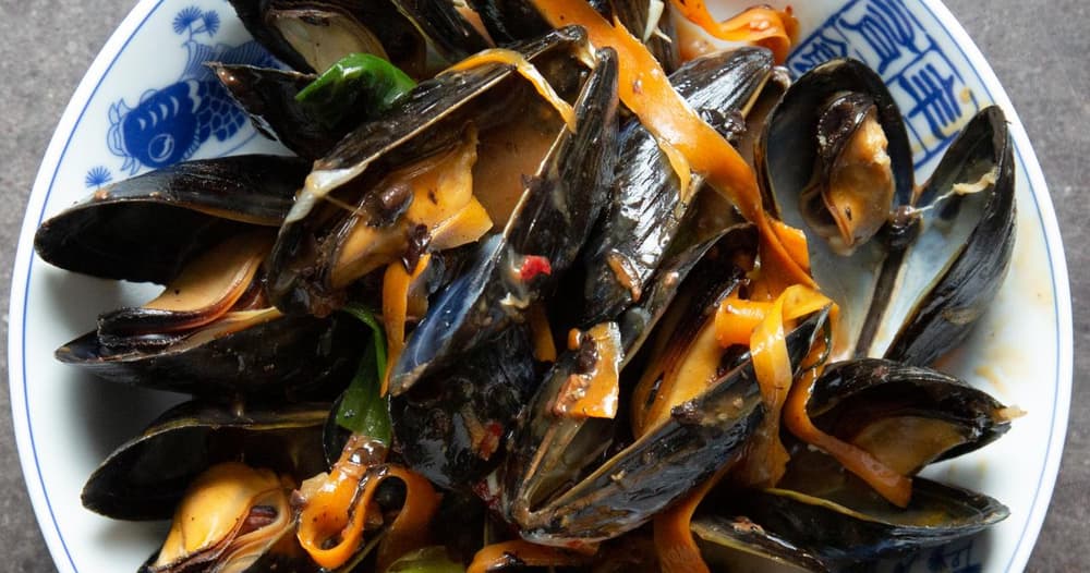 Chinese Wok-Tossed Mussels in Black Bean Sauce | Punchfork