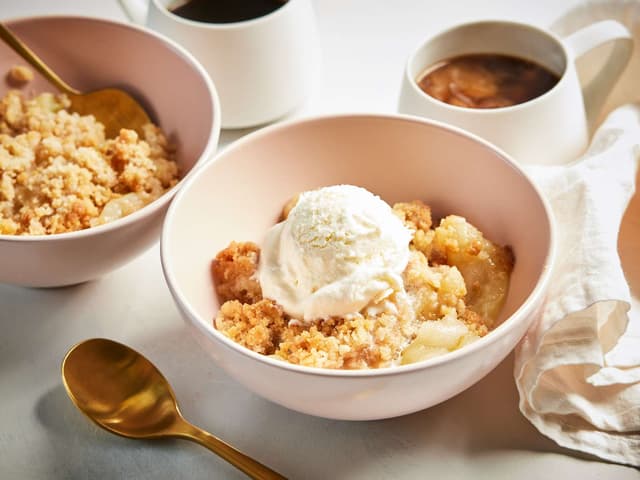 Perfect and Easy Apple Crisp | Punchfork