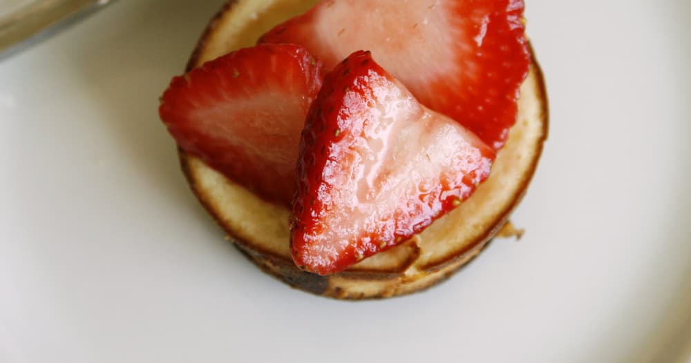 Mini Strawberry Cheesecakes | Punchfork