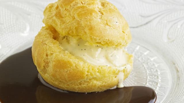 Cream Puffs with Ice Cream and Hot Fudge Sauce | Punchfork