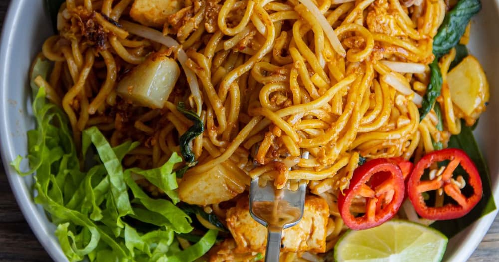 Mee Goreng Mamak (Mamak-Style Stir-Fried Noodles) | Punchfork