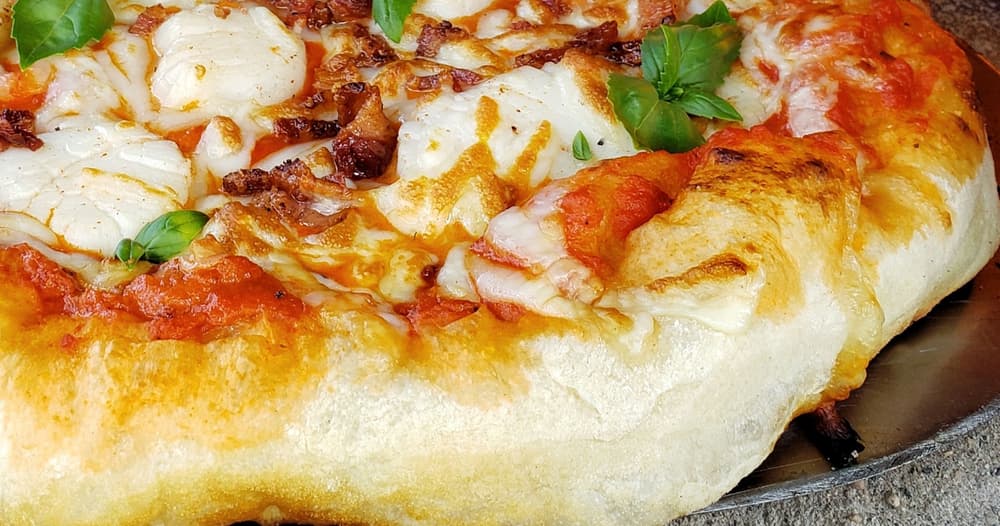 Scallop, Bacon and Basil Pizza with Tomato, Onion and Vodka Sauce ...