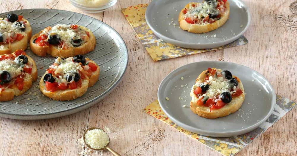 Easy Pizza Crostini Appetizer | Punchfork