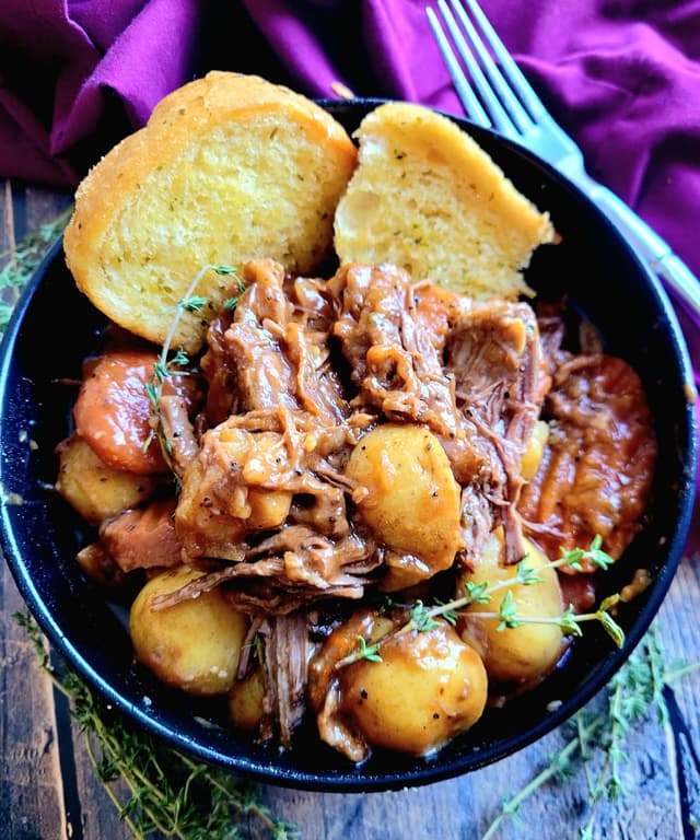 Dutch Oven Pot Roast with Potatoes and Carrots (Easy Chuck Roast ...